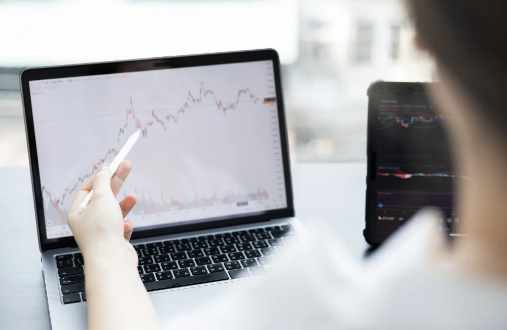 ADX คืออะไร รู้จักกับเครื่องมือวัดแนวโน้มการเทรด Forex